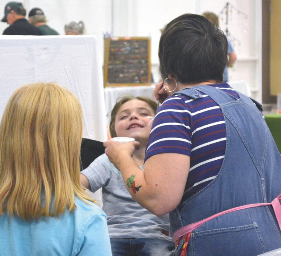 Artisans, patrons march into Warren High School for band benefit | News ...